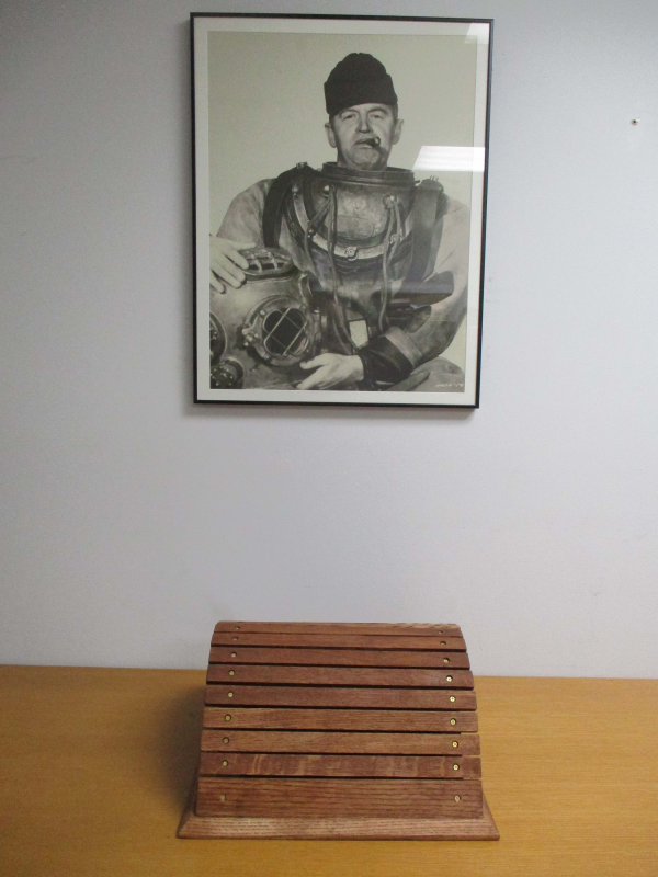 Diving Helmet Display Stand at Brain Ervin blog